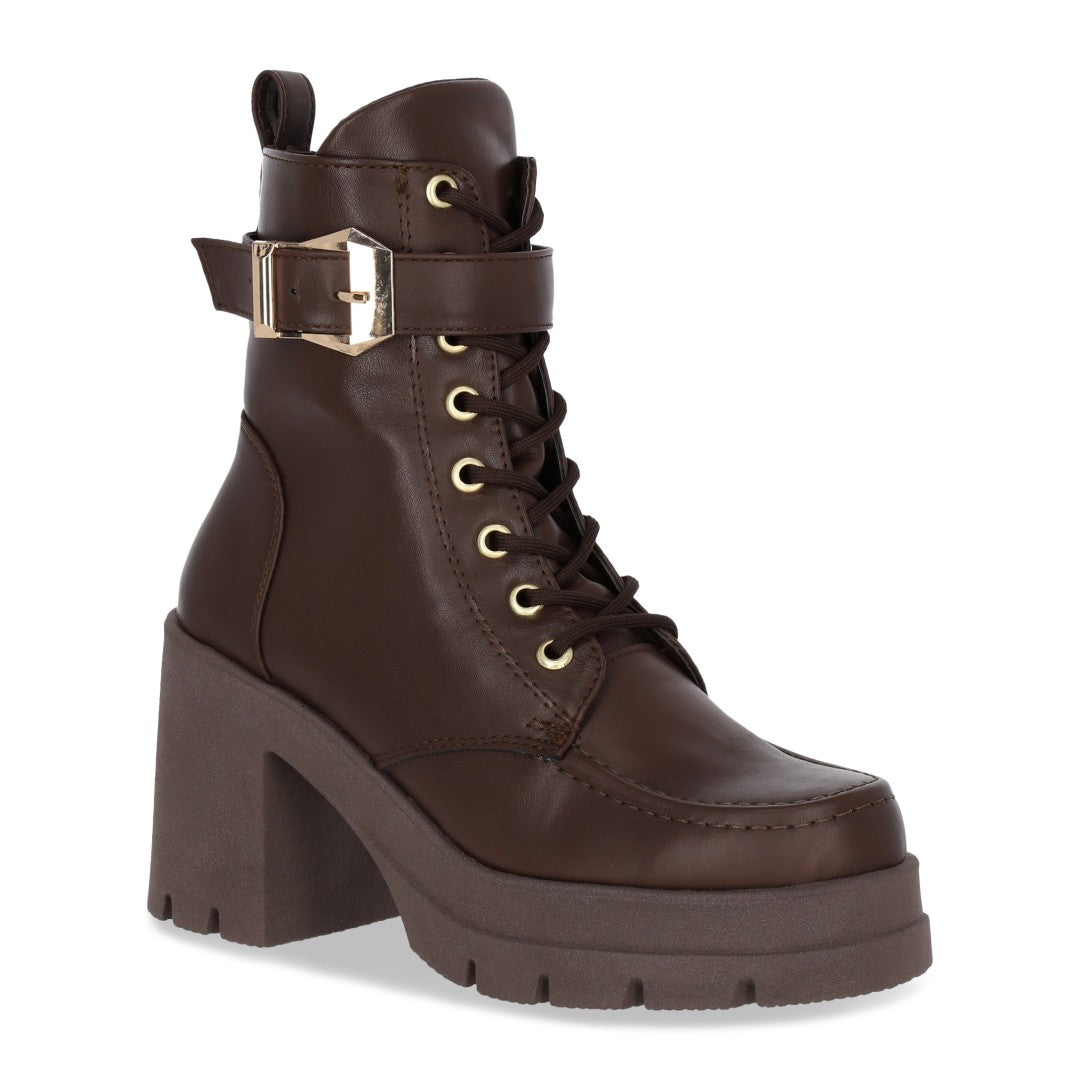 BOTÍN DE TACÓN CON AGUJETAS COLOR CAFÉ 24810 – Cklass.com